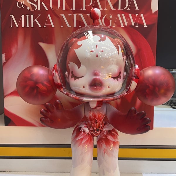 MEGA α SKULLPANDA 400% Mika Ninagawa - POP MART (United States)
