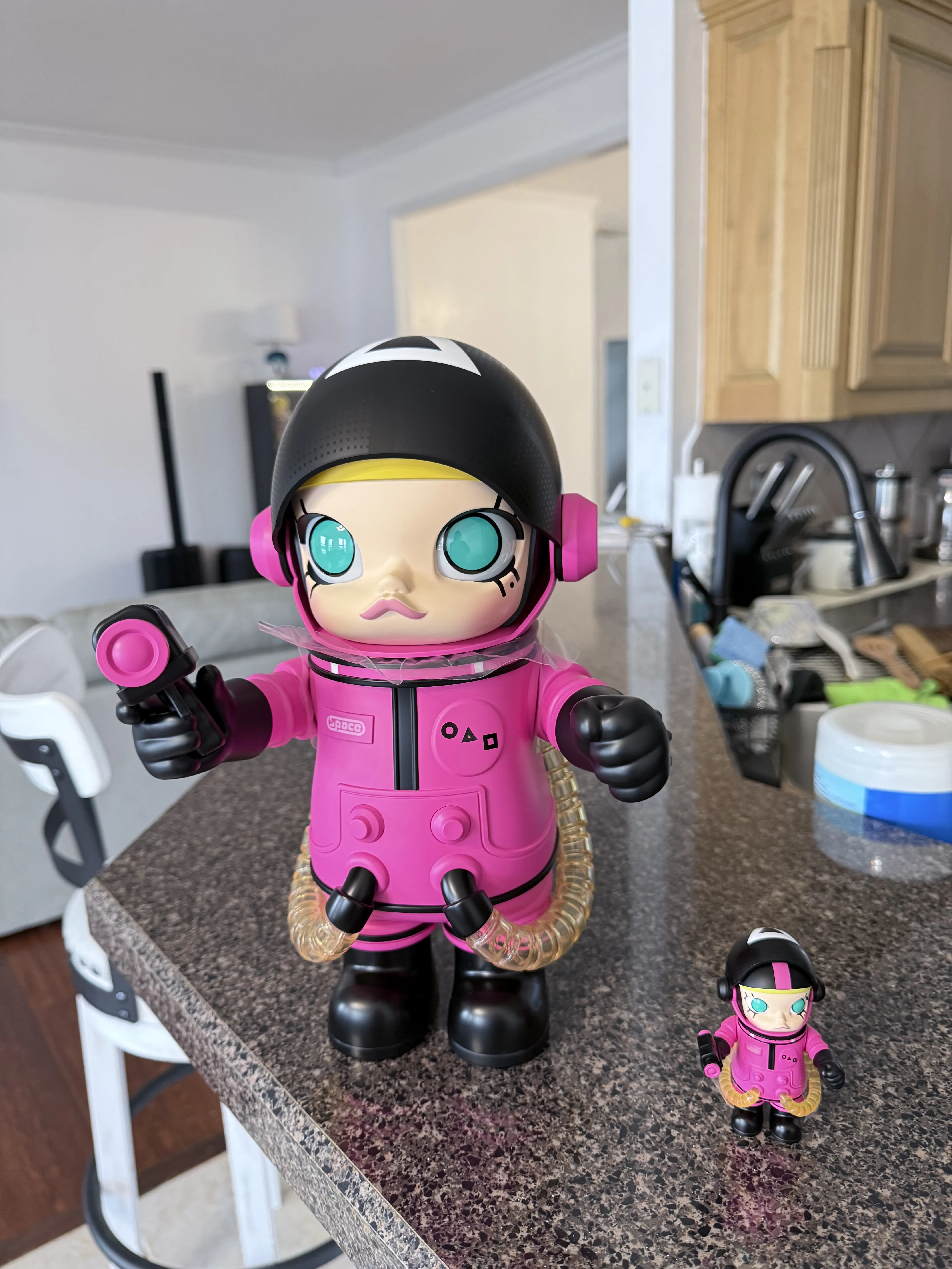 MEGA SPACE MOLLY 400%+100% Squid Game - POP MART (Canada)