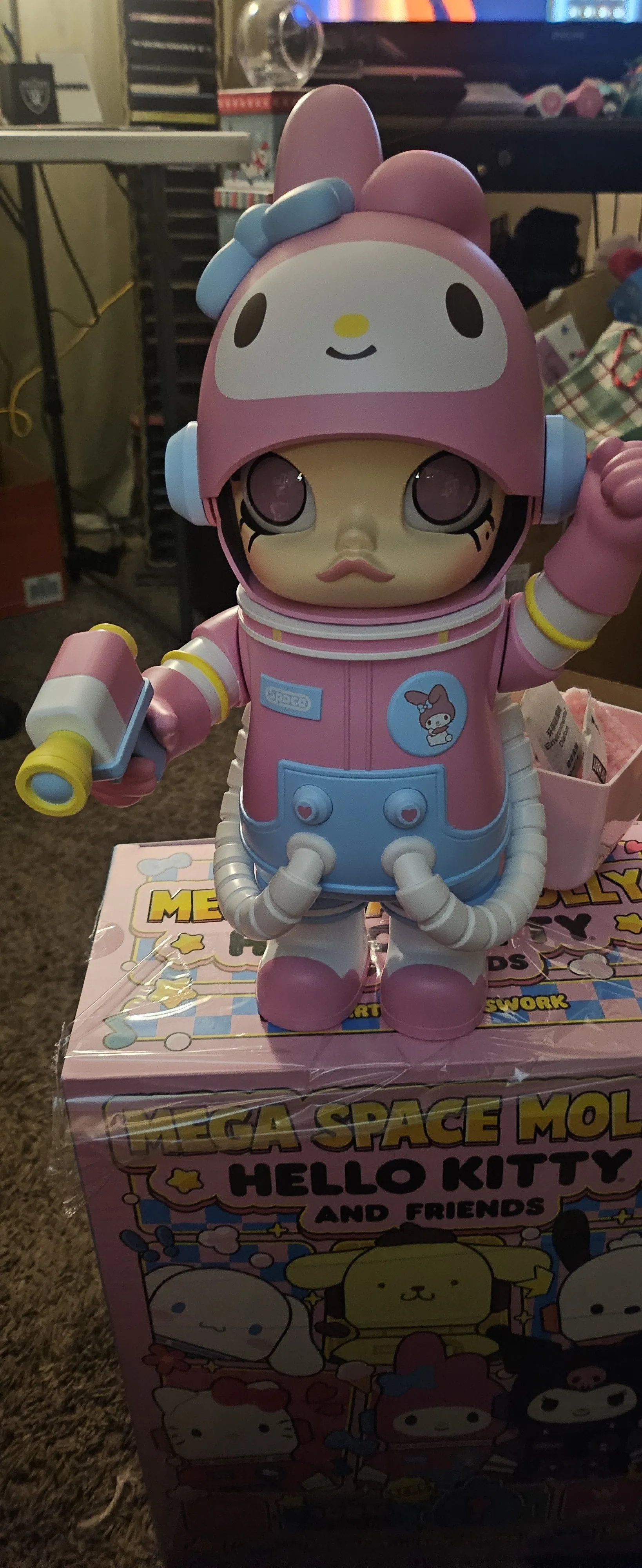 MEGA SPACE MOLLY 400% Sanrio Characters Series - POP MART (United States)